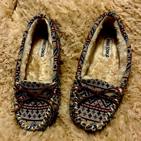 Minnetonka | Shoes | Minnetonka Slippers Size 7 | Poshmark